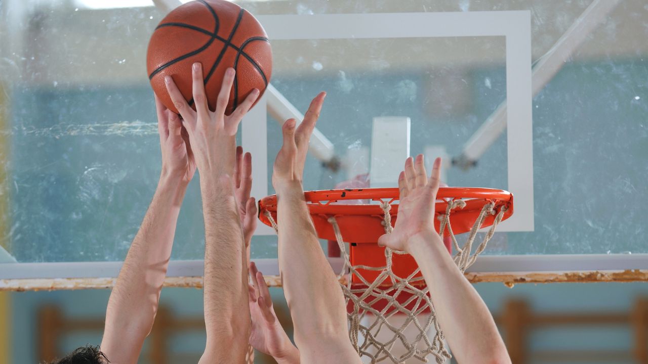 How to Palm a Basketball? A Beginners Guide - Copo Sports